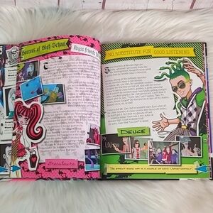 monster high | Other | 23 Monster High Collectible Yearbook Fearbook ...